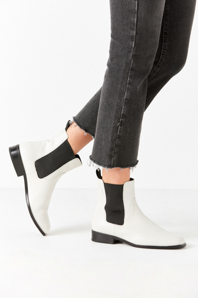 Botte en cuir Chelsea Cora Vagabond | Urban Outfitters Canada