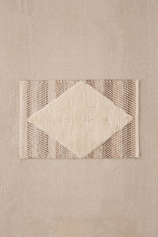 Diamond Tufted Rug | Urban Outfitters