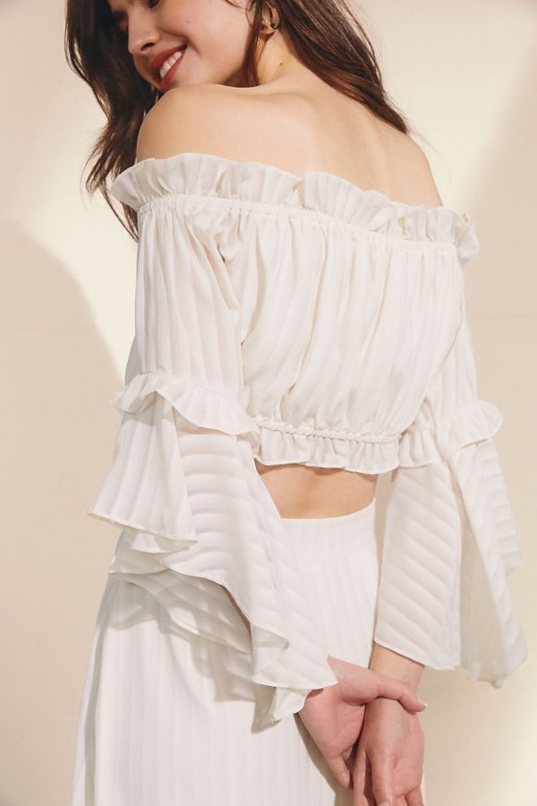UO Off-The-Shoulder Ruffle Cropped Top | Urban Outfitters