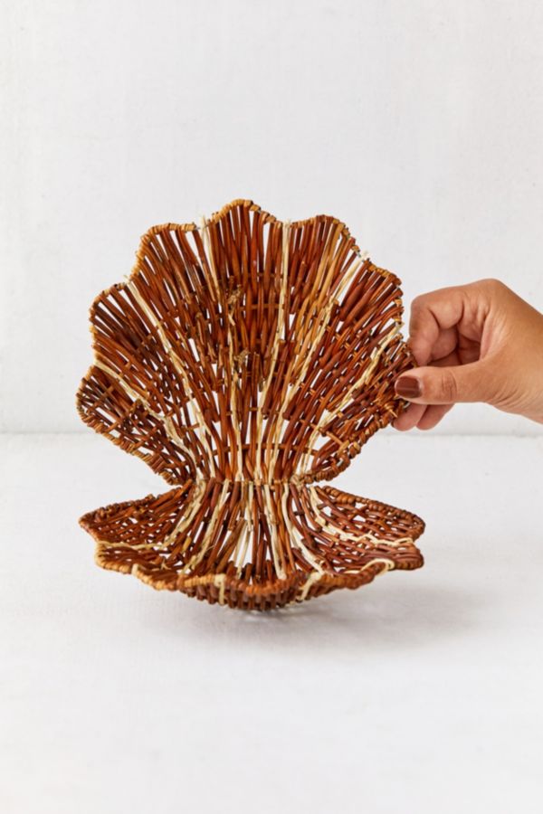 Seashell Wicker Catch-All | Urban Outfitters